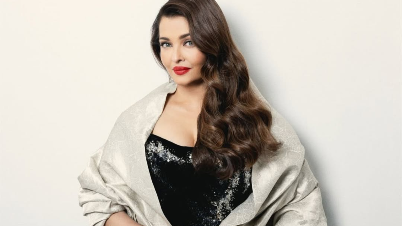 Aishwarya Rai Bachchan Shares Unseen Cannes Pics In Black Gown With ...