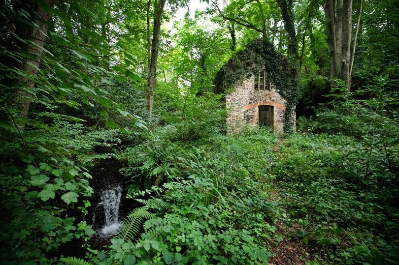 Cottage from legendary Bryan Adams music video for sale