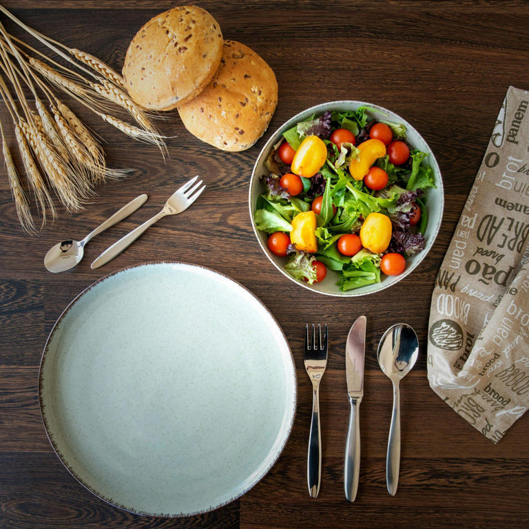 What's the best time to eat dinner and exercise? Experts reveal which ...