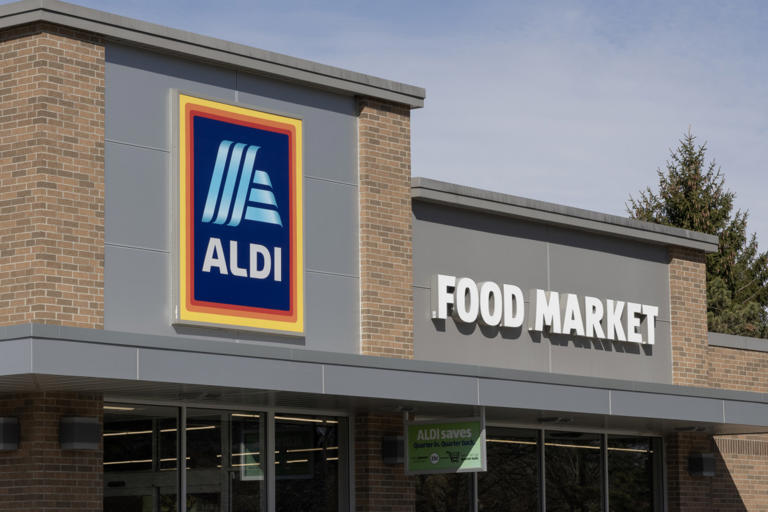 These Are Aldi's 2025 Memorial Day Hours
