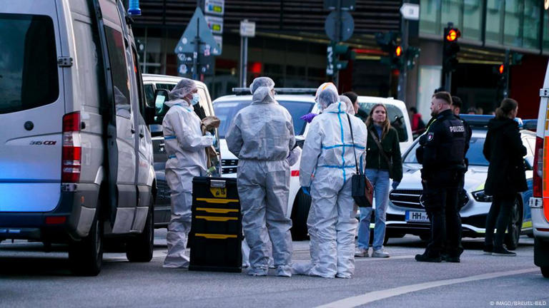 Hamburg. Syryjczyk i Czeczen powstrzymali nożowniczkę