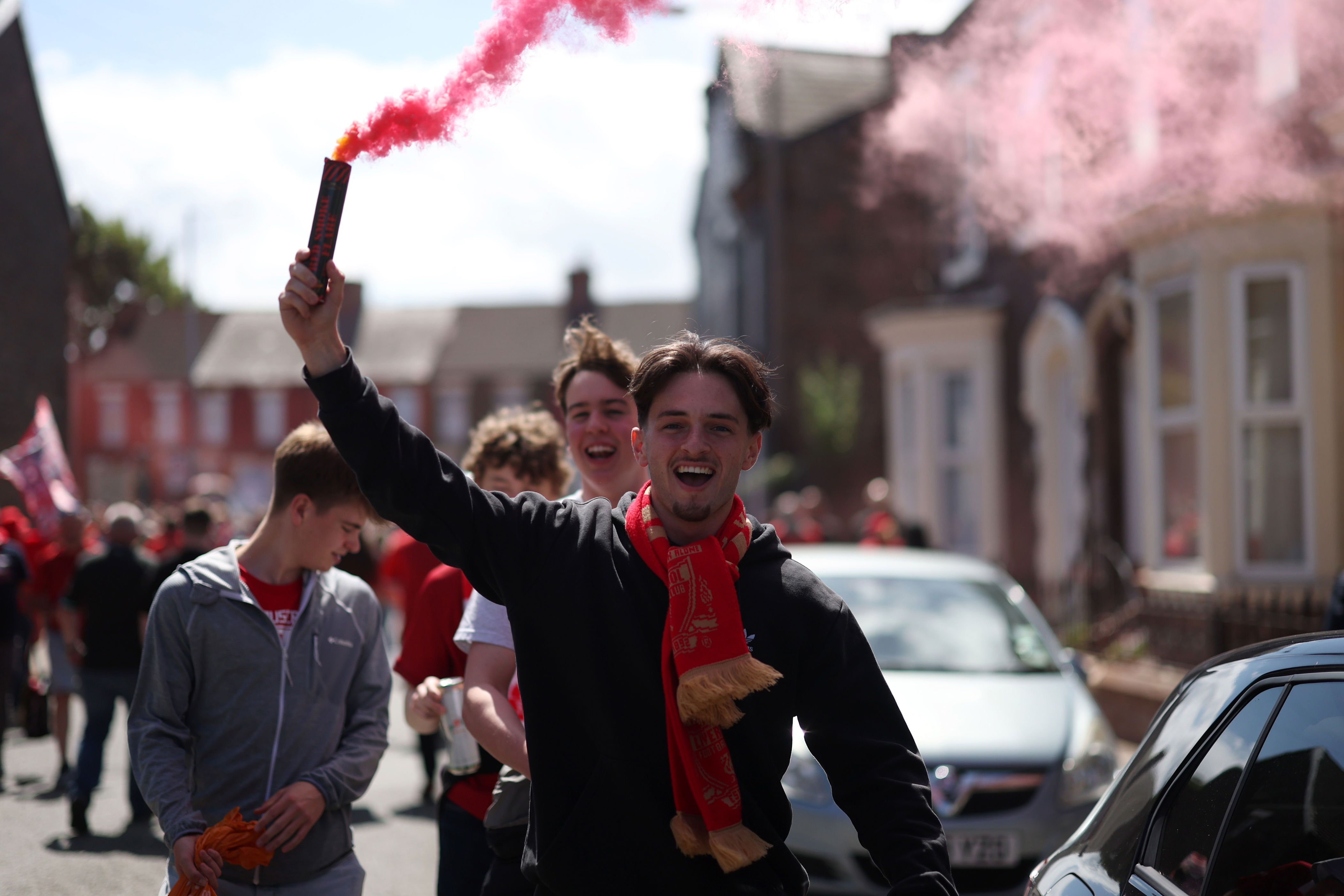 11 simply brilliant photos of Liverpool fans welcoming the team bus ...