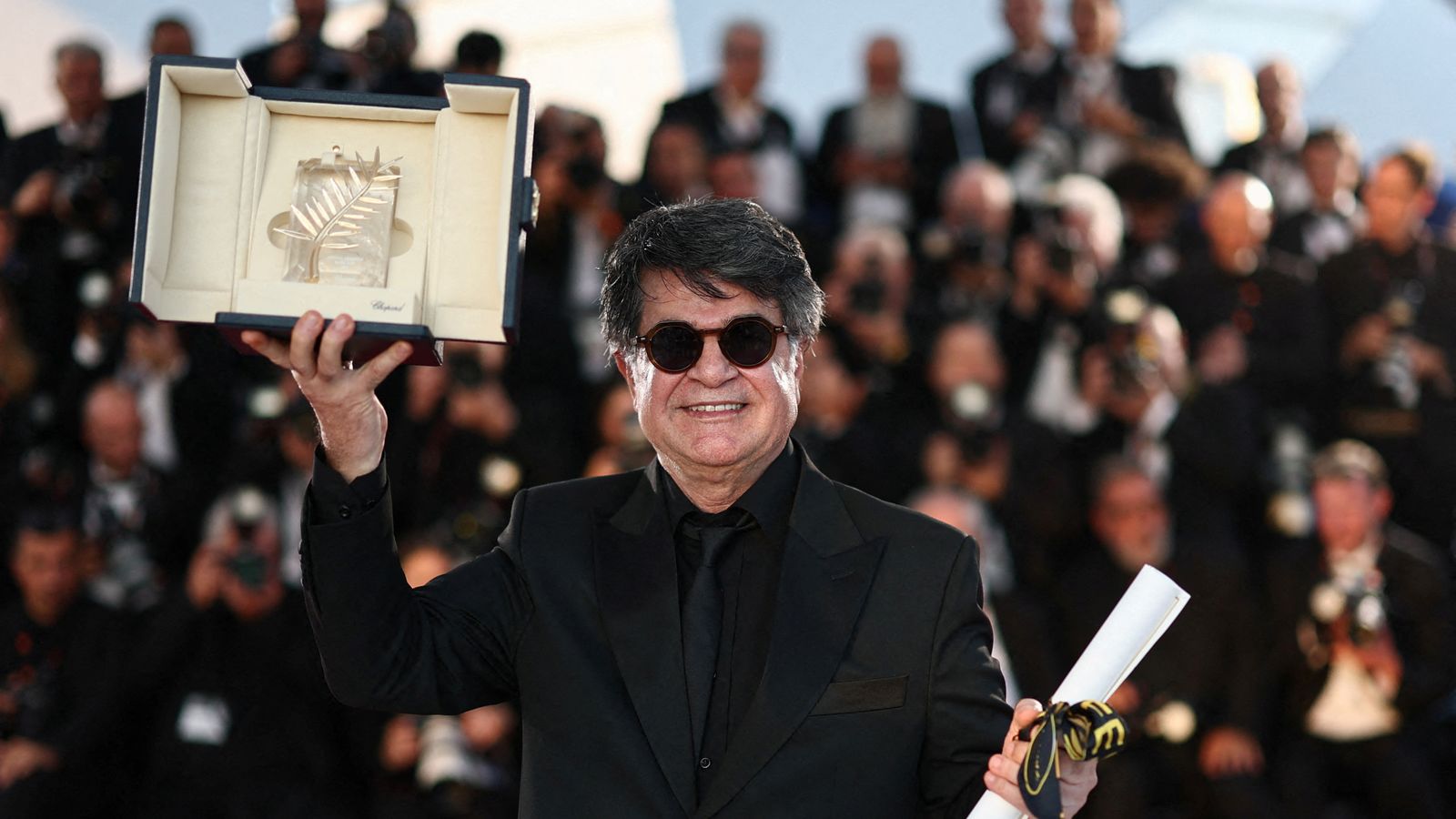 Dissident Iranian director wins prestigious Cannes award