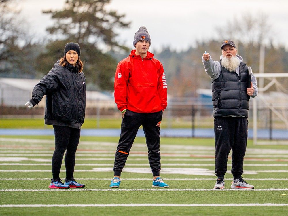 Pros vs. Joes: The debate shaping Canada's future flag football Olympic ...