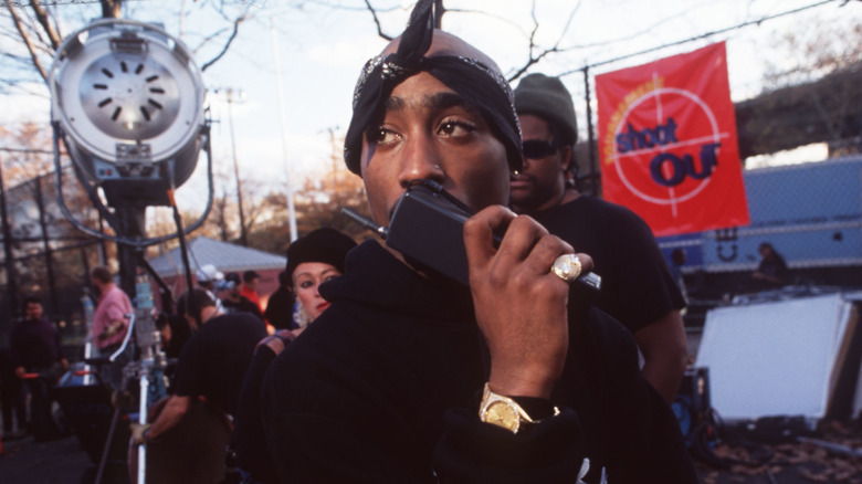 Is R-Truth's Photo With Tupac Is Actually Real?