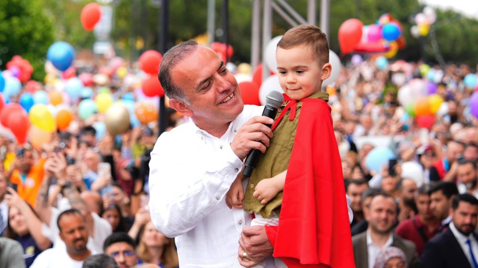 Babası "Pek kimsemiz yok" dedi, binlerce insan Sancaktepe'ye koştu ...