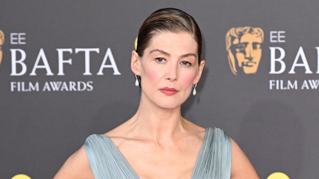Rosamund Pike shares details of terrifying mugging incident
