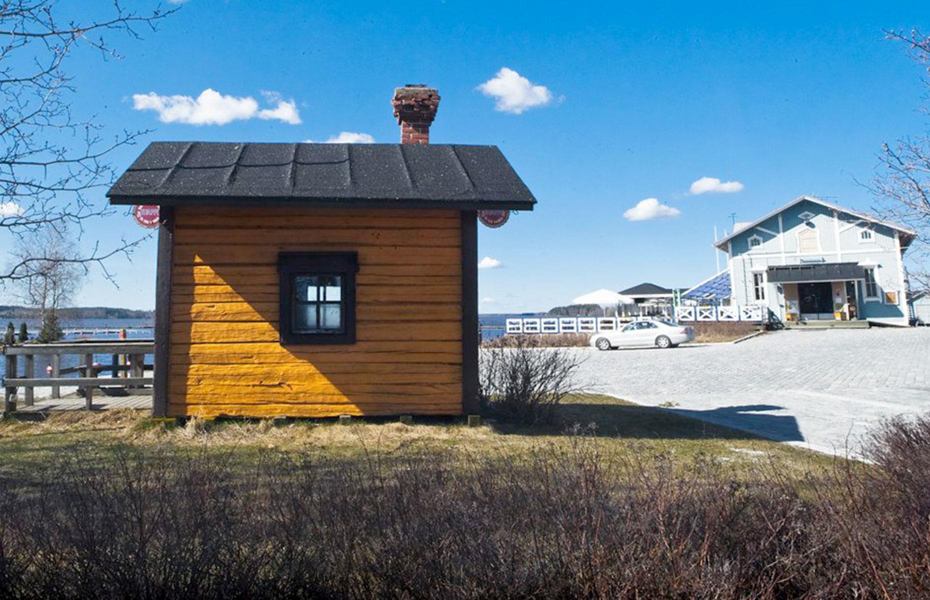 26 Tiny Restaurants Around The World You Have To Squeeze Into