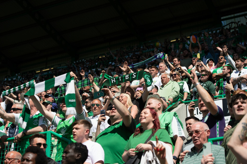 17 brilliant photos of Hibs fans this season as diehards rewarded for ...