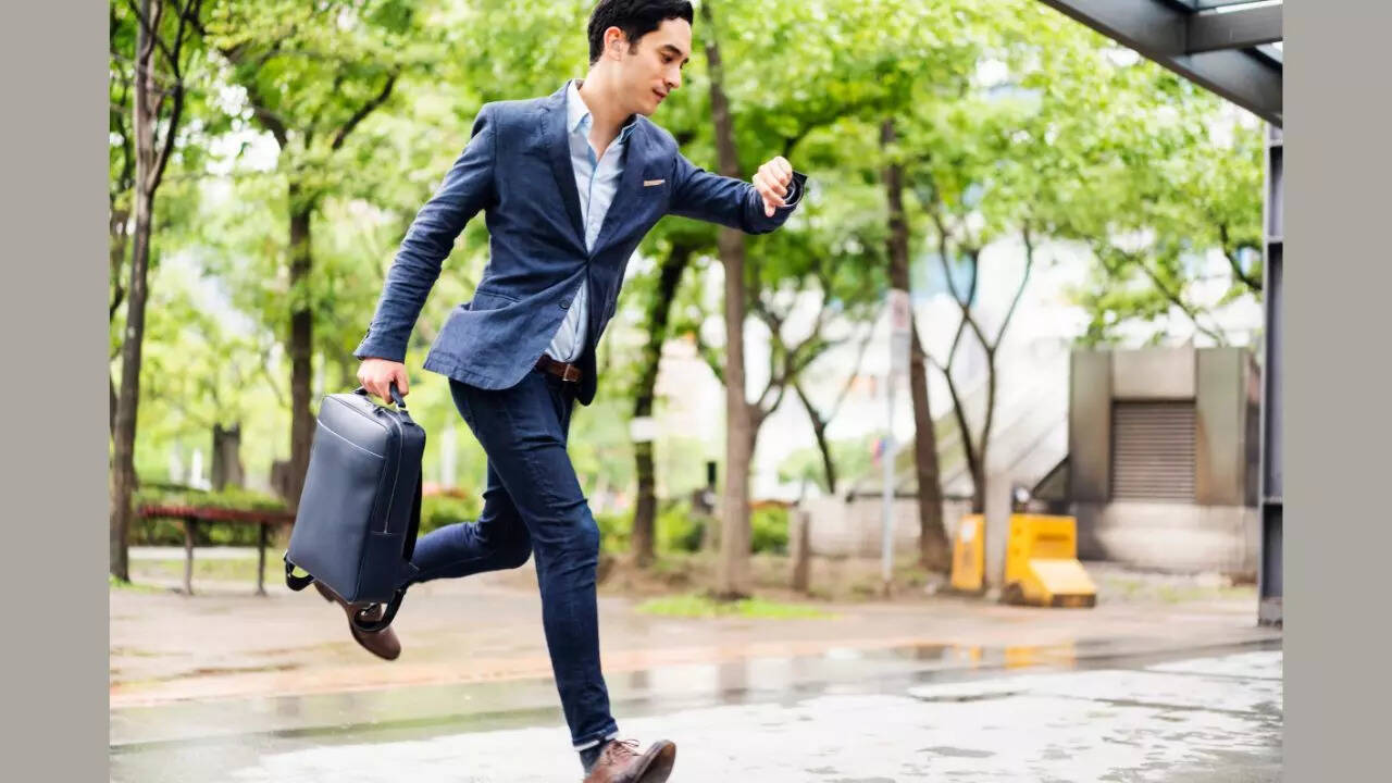 9 habits that make you look unprofessional