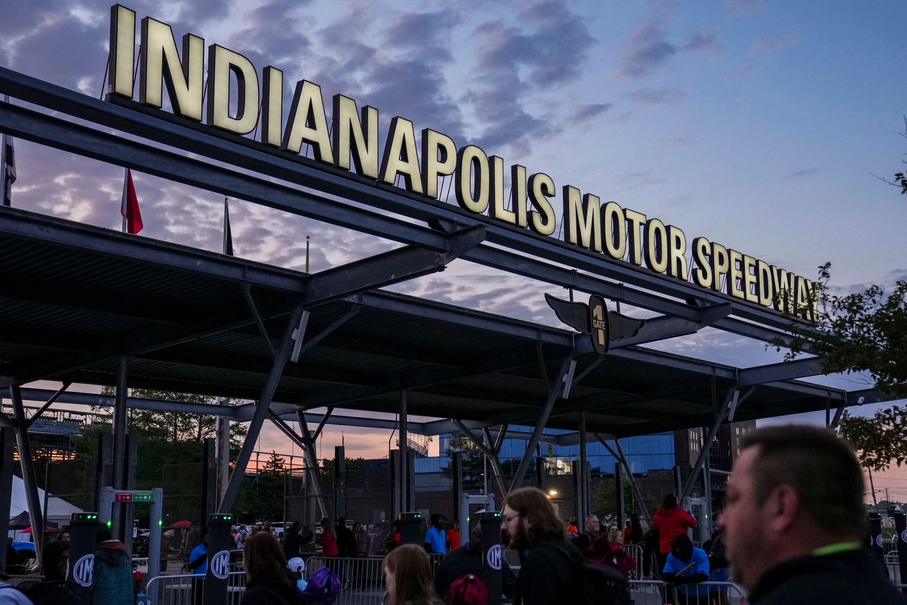 Live Indianapolis 500 fun report for the 109th running: Snake Pit, Coke ...