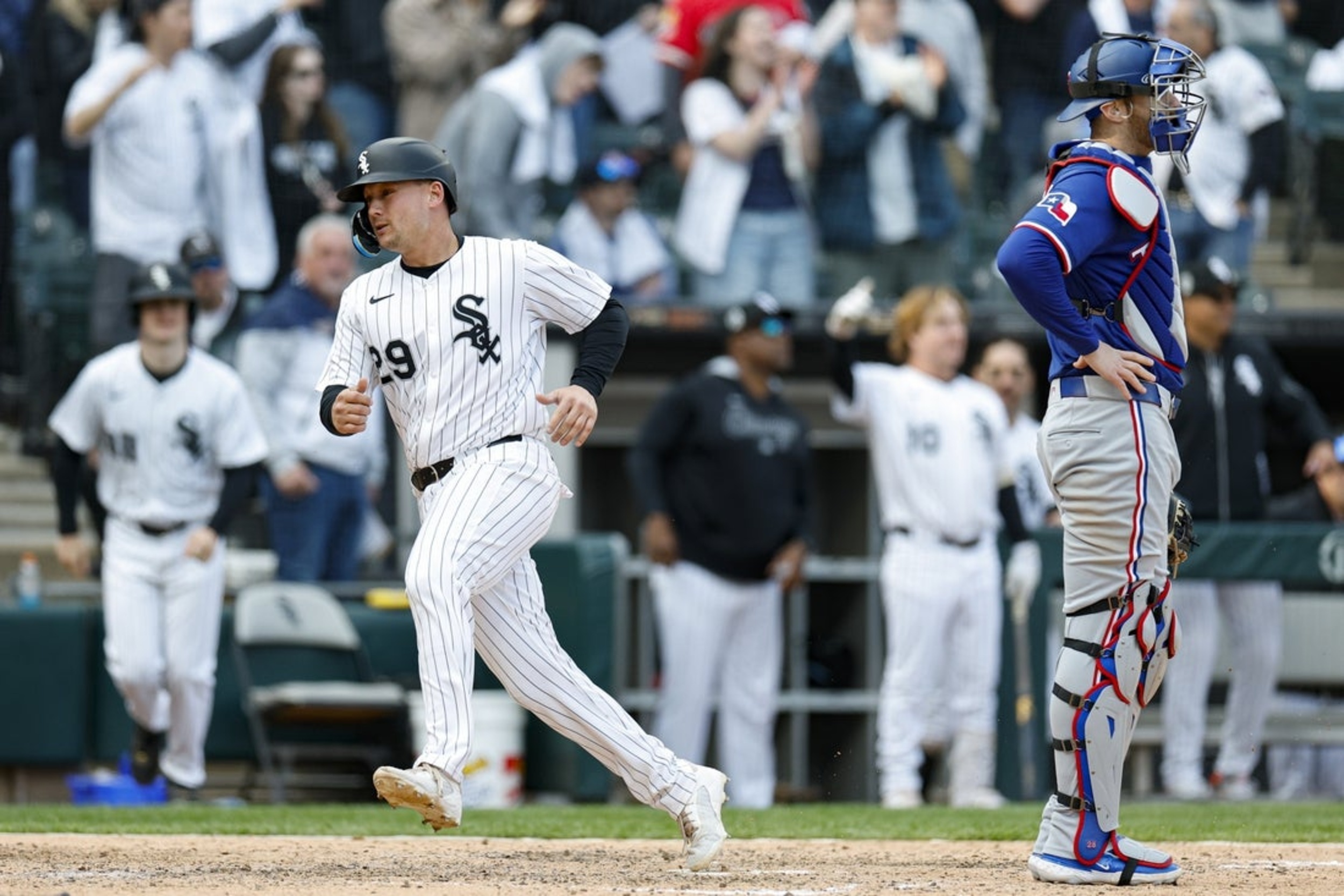 White Sox face Rangers, pursue rare series sweep