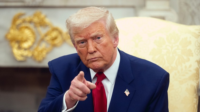 Trump Was Shut Down From Bringing This Tacky Decor Element To The Oval ...