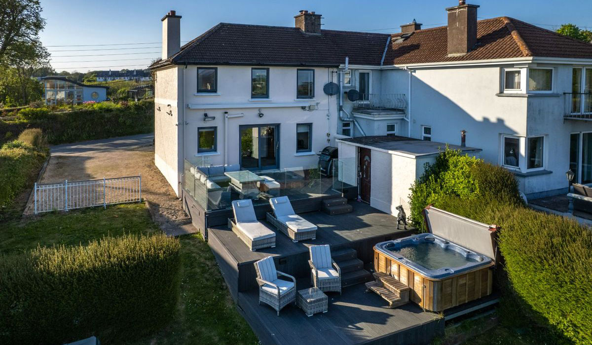 ‘Absolutely insane’ — Outrage as one-bedroom Cork home hits market for ...