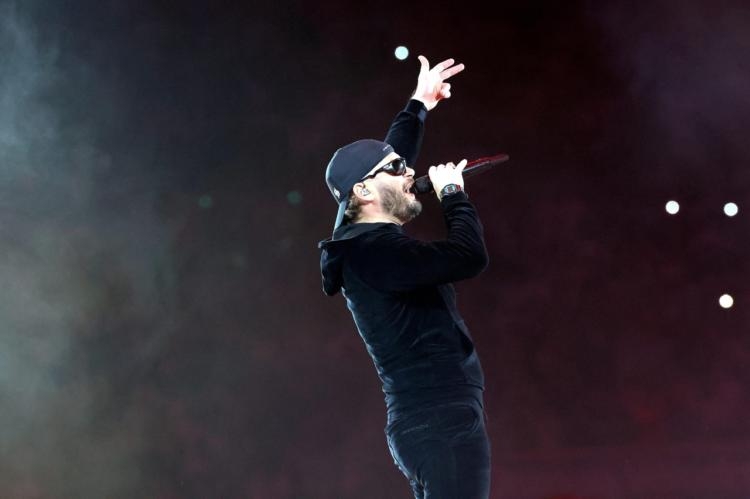 Le rappeur marseillais Jul enflamme le Vélodrome : 150 000 personnes ...