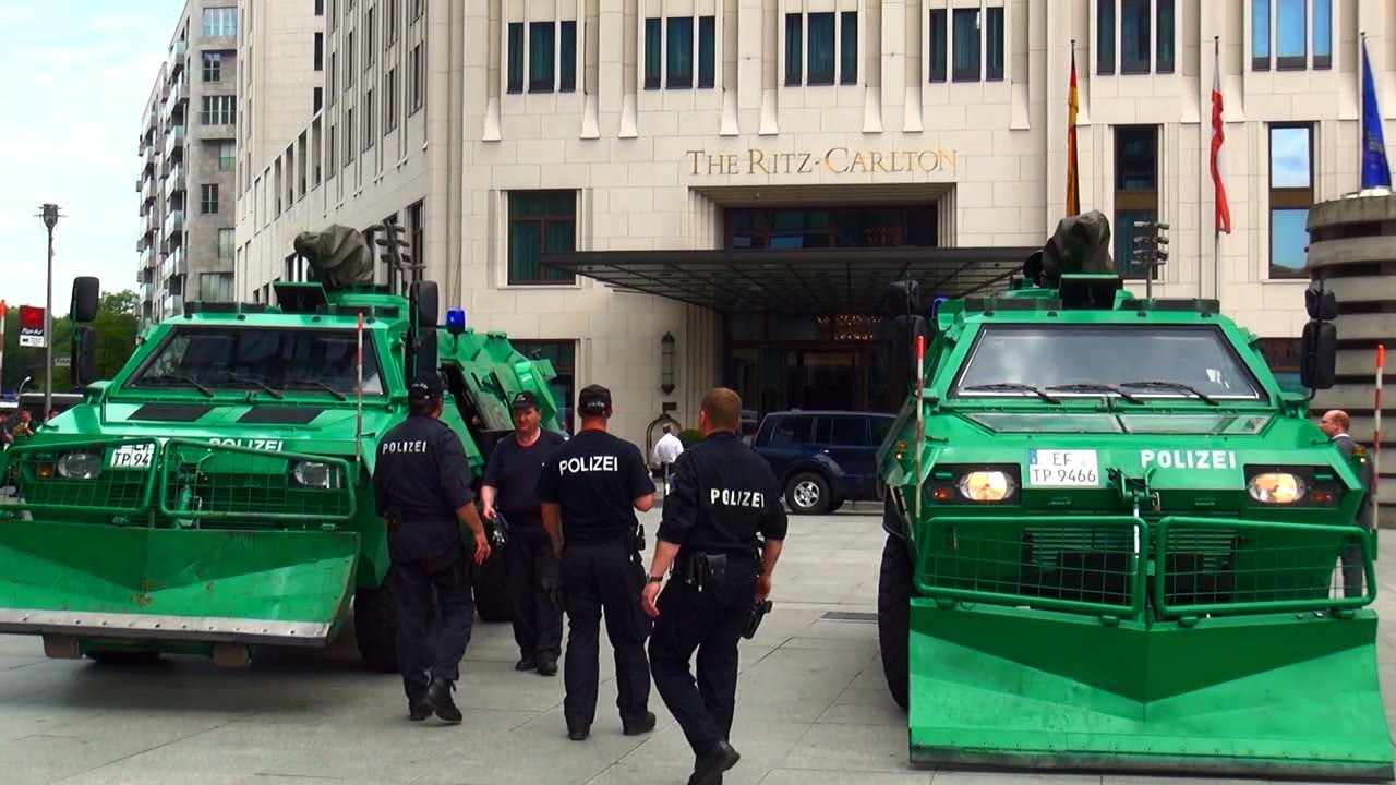 Polizei & Armored Vehicles Secure Ritz-Carlton Berlin for Barack Obama ...