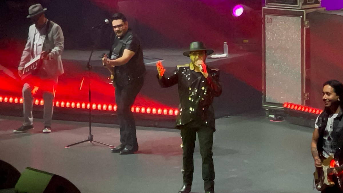 Grupo La Mafia complace a fans regios con sus éxitos en Monterrey