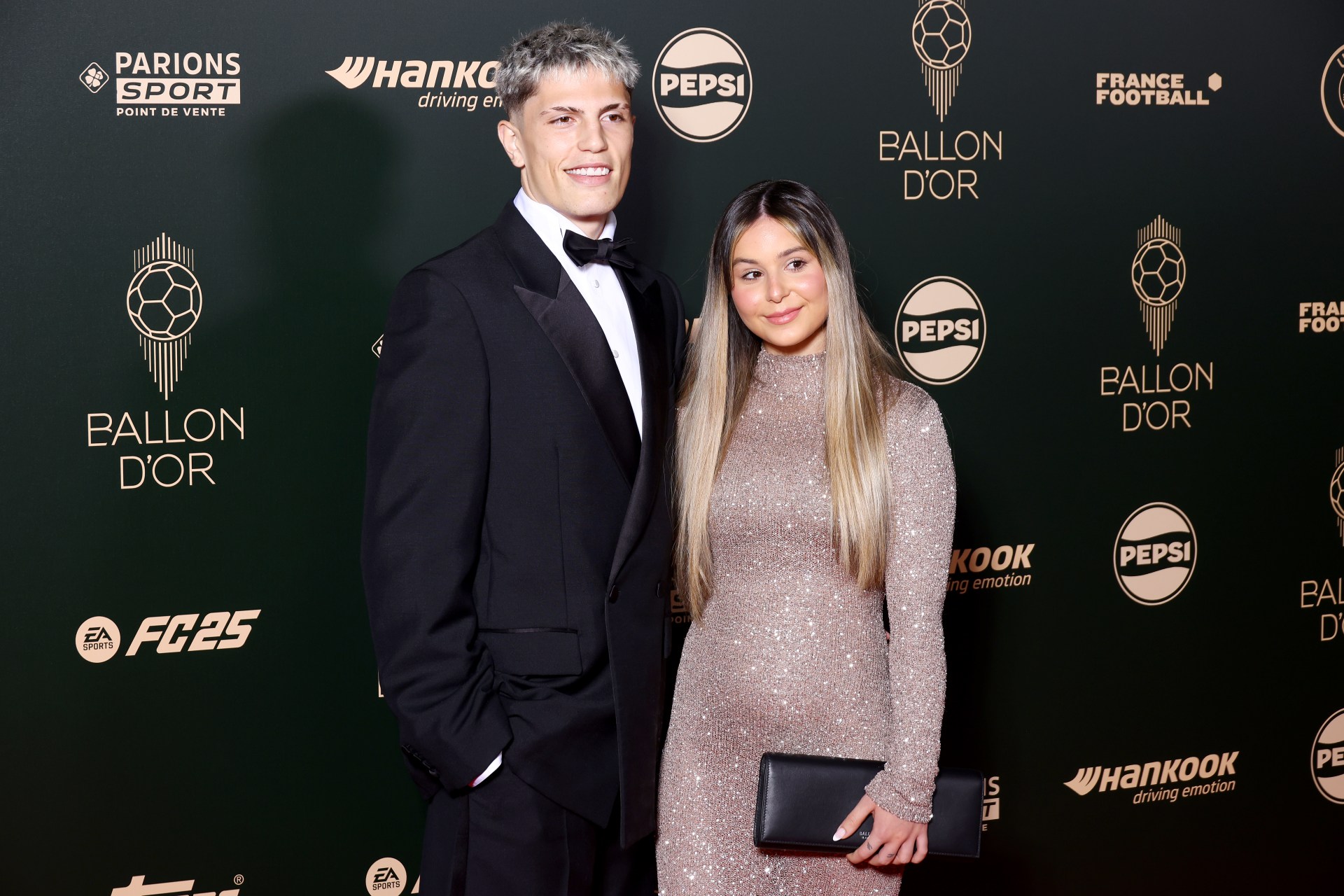 Man Utd fans convinced Alejandro Garnacho is leaving after girlfriend's ...