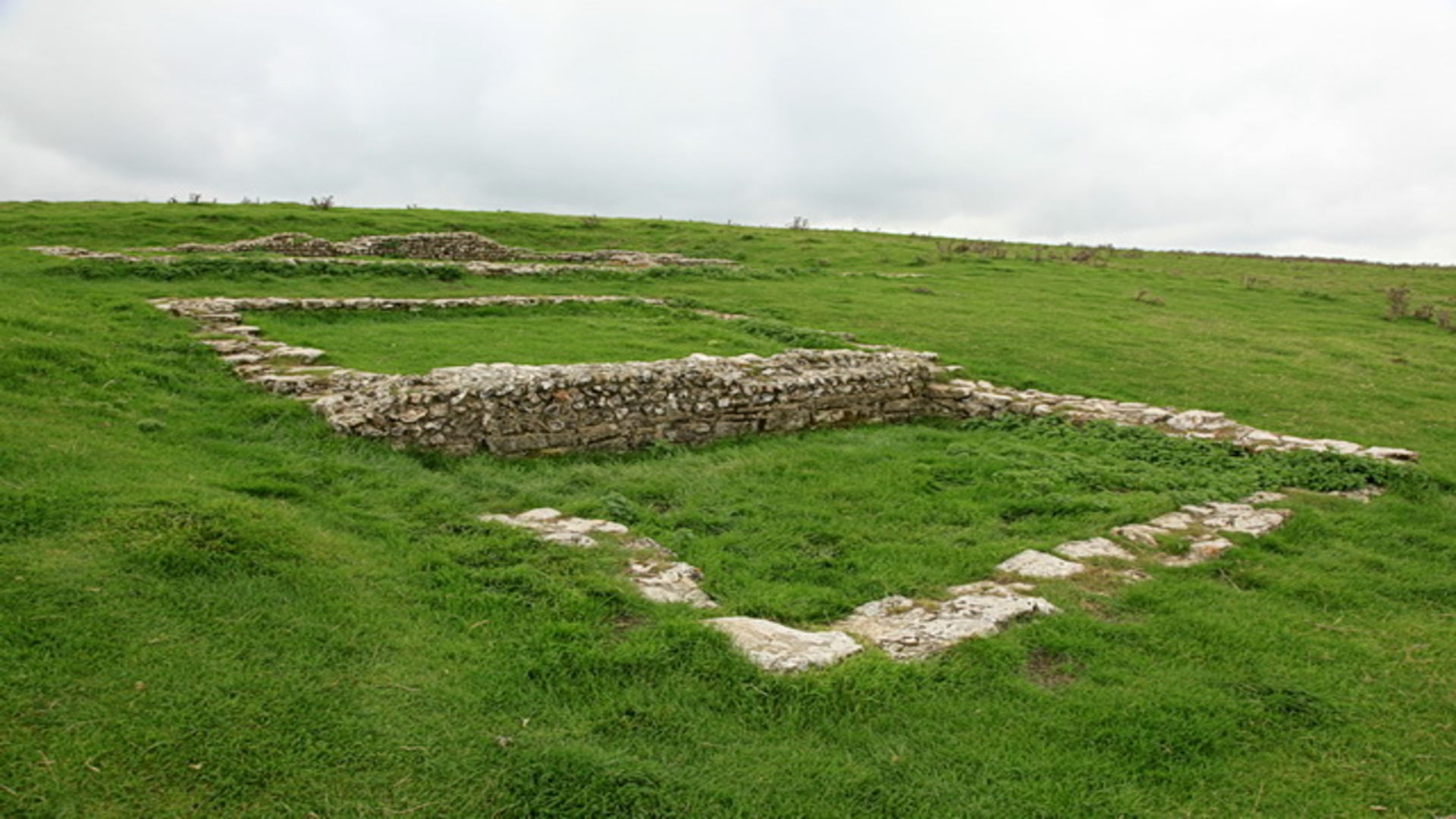 England’s iconic war cemetery was not the site of a Roman massacre: study