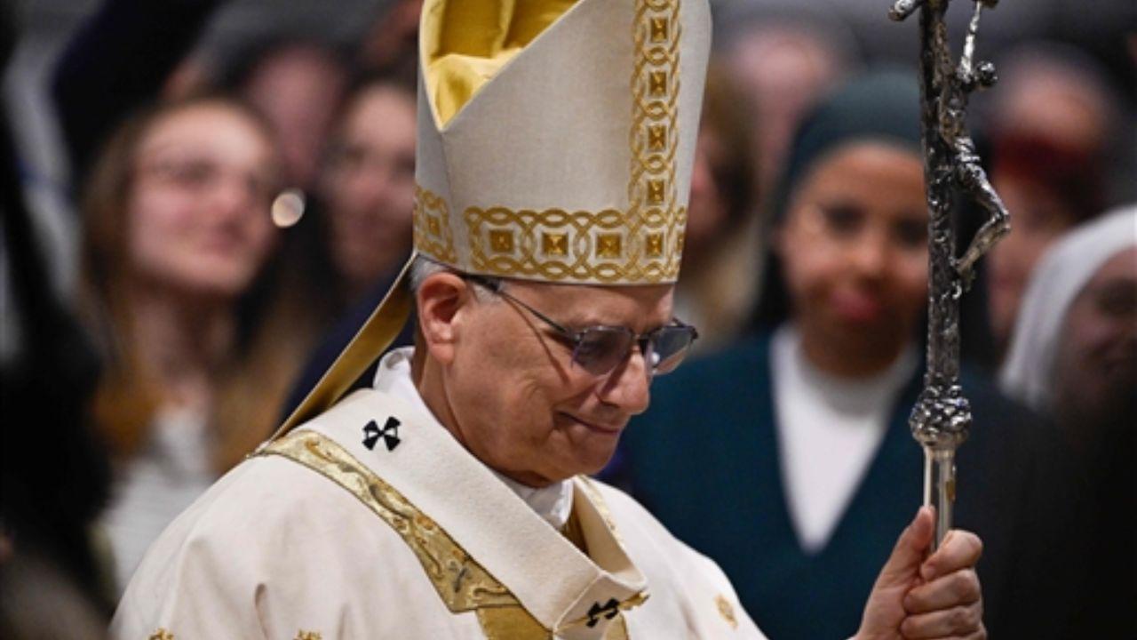 Pope prays for Chinese Catholics to remain in communion with Rome