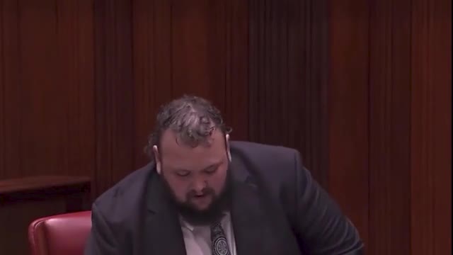 Watch: Australian MP bows out with ‘shoey’ in parliament