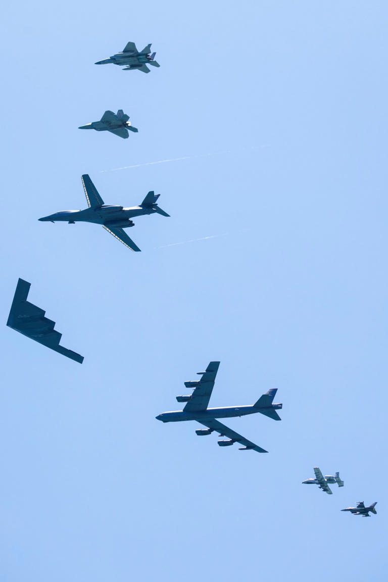 Awesome ‘Freedom Flyover’ shows off nearly every Air Force fighter and ...