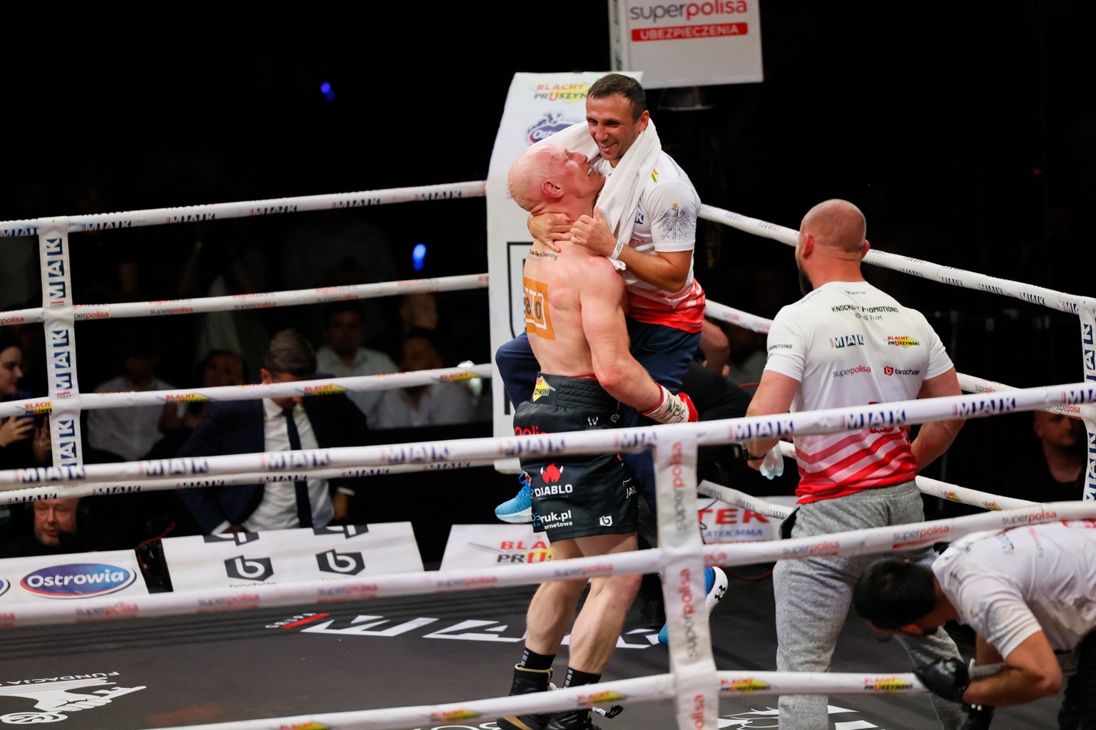 Boks: Krzysztof "Diablo" Włodarczyk - Adam Balski. Wynik walki. Zobacz ...