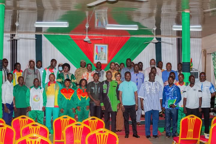 Promotion des sports scolaires et universitaires : le Ministre Roland ...