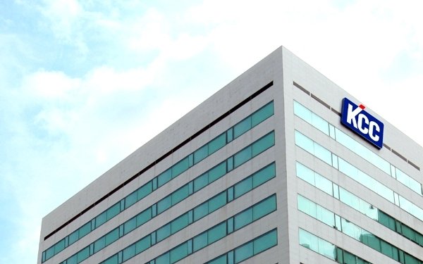 KCC,금융수익 급등으로 재평가 받을 시점...목표가↑-IBK