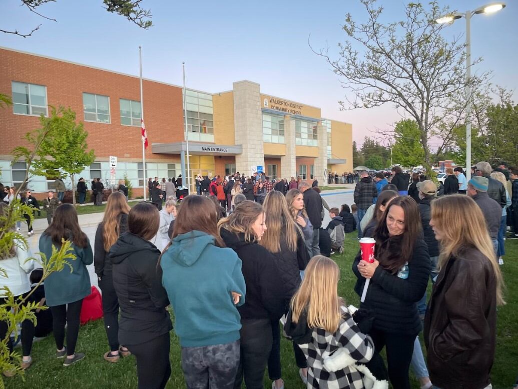 Hundreds mourn at Walkerton, Ont., school vigil for teacher, students ...