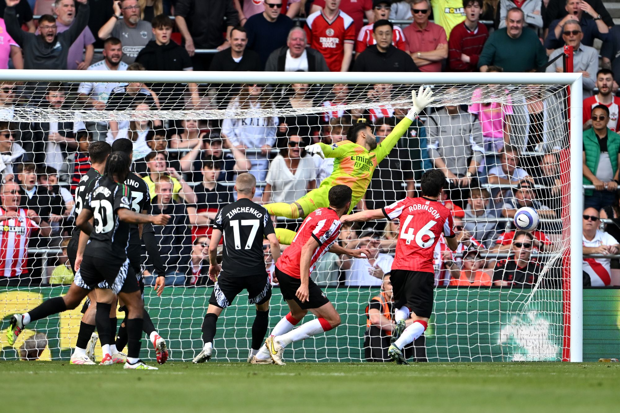 Arsenal: David Raya sets target to join exclusive club after retaining ...