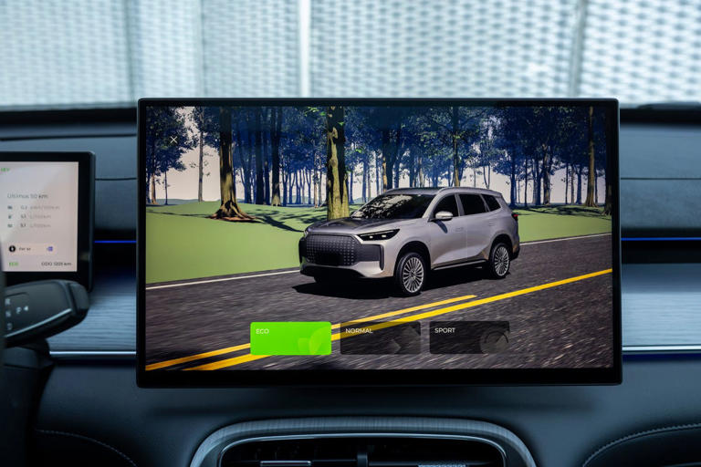 Prueba Ebro S800 PHEV: 1.100 km y 7 plazas, para ir directo a por el BYD Seal U DM-i que tanto ...