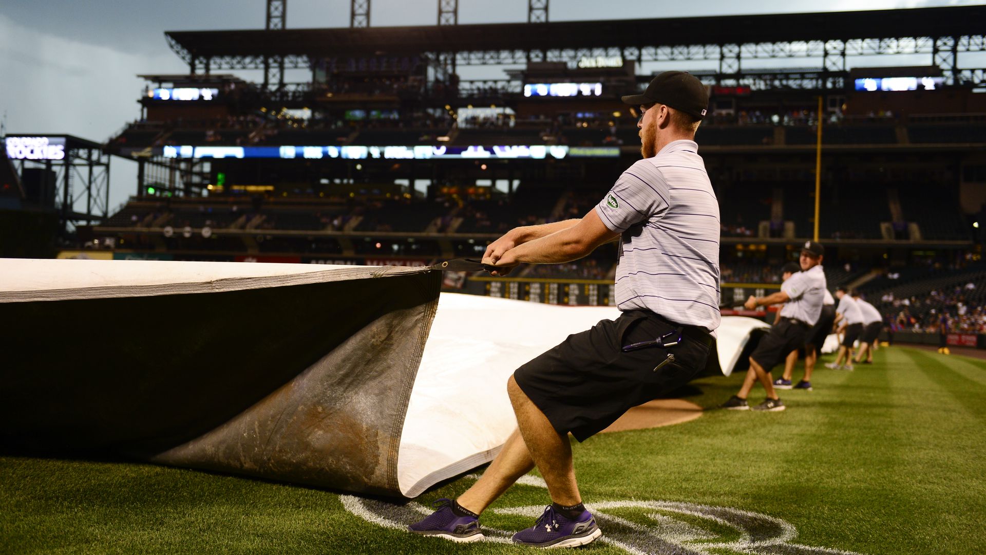Yankees, Rockies stuck in fifth-inning rain delay