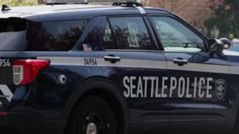 Seattle police: Man shot after strangling girlfriend, threatening her ...