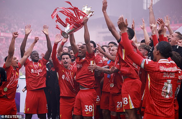 Jurgen Klopp poses with grinning Arne Slot as former Liverpool boss