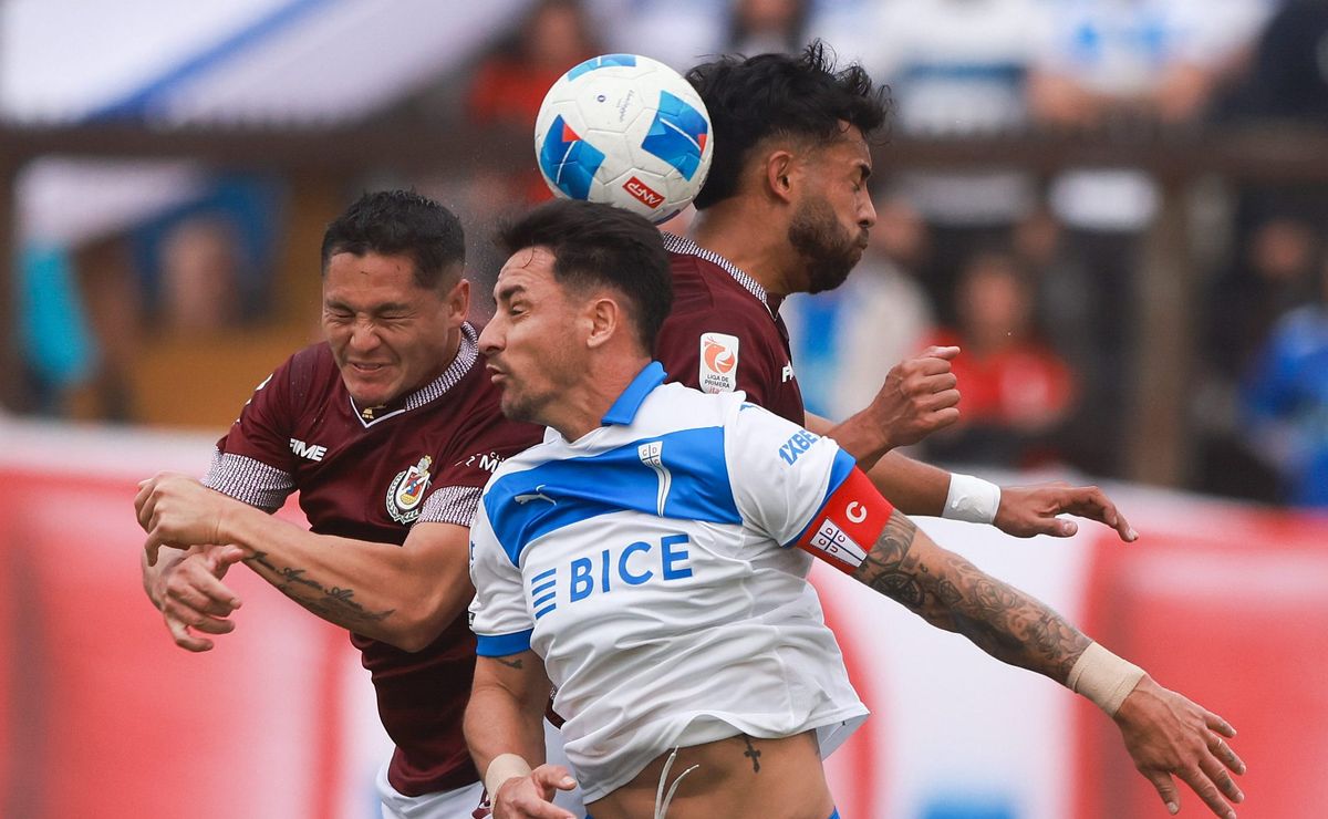 La Serena golea a Universidad Católica y profundiza la crisis de Tiago ...