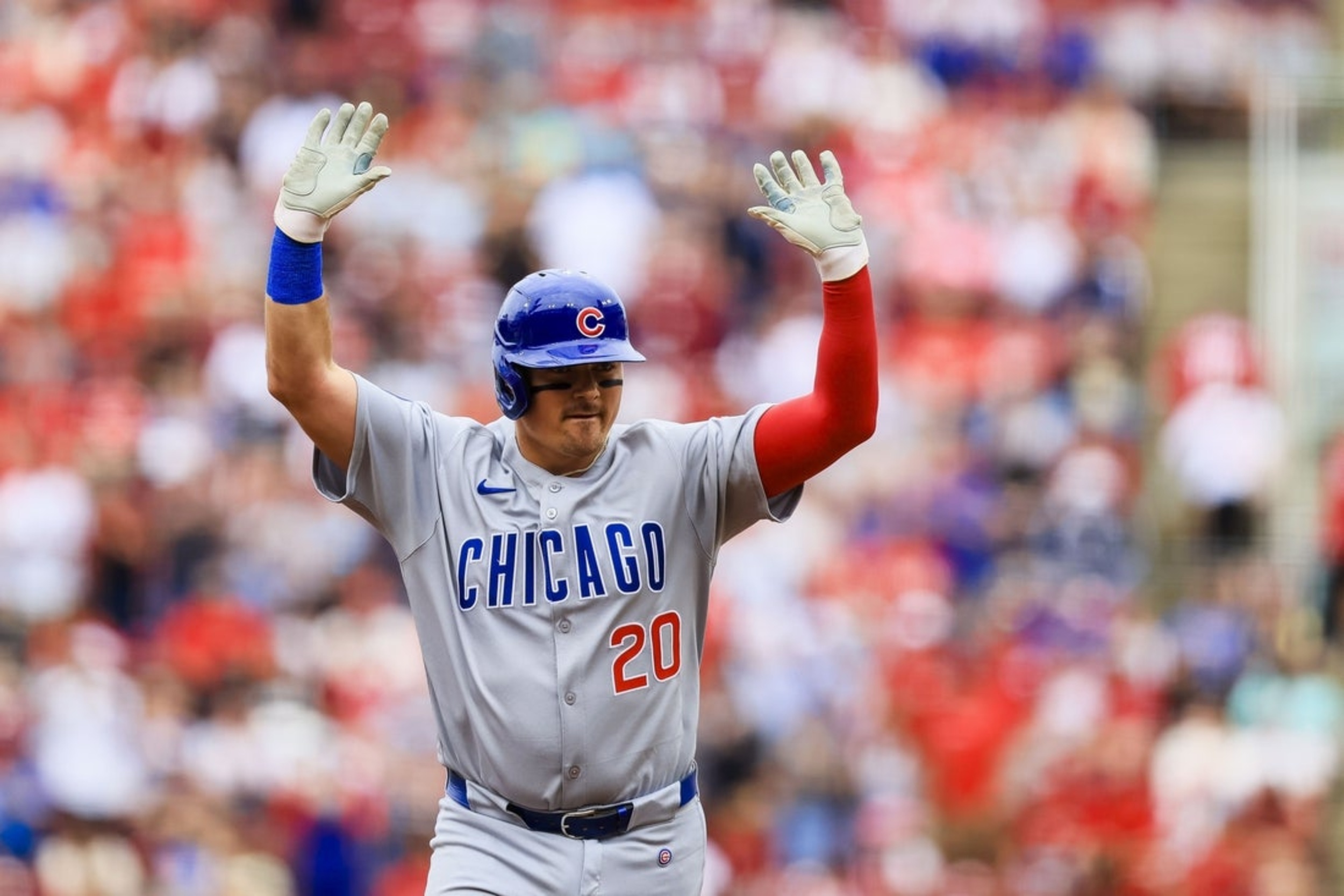 Cubs post 8 unanswered runs to complete comeback over Reds