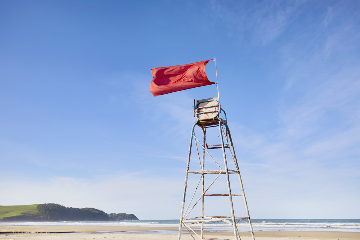 The 6 Most Overlooked Red Flags in a Relationship, According to a ...