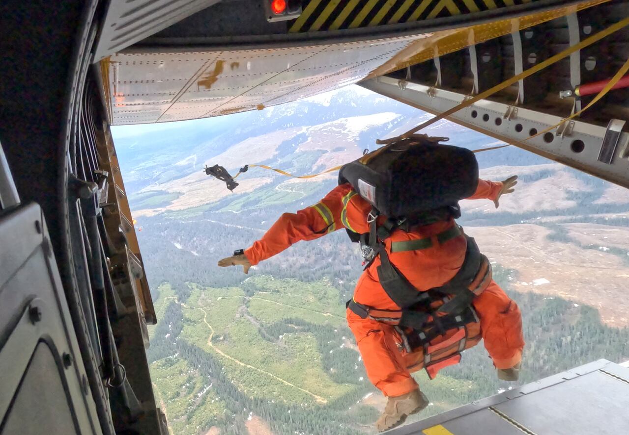 New RCAF plane completes 1st operational parachute rescue deep in B.C ...