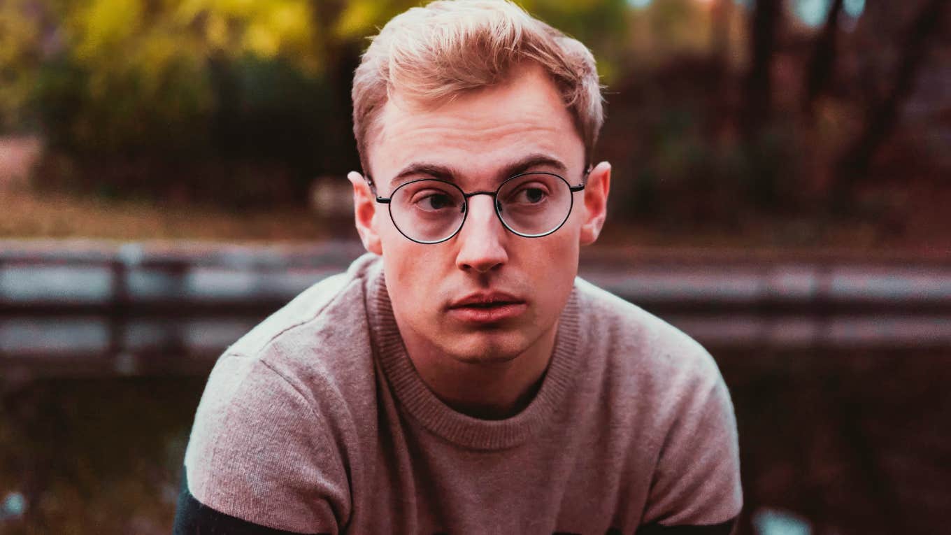 5 Low-Key Habits Of A Man Who Isn't Ready For A Healthy Relationship ...