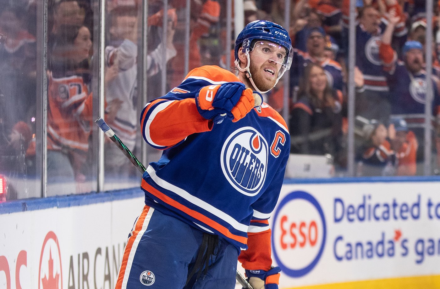 Connor McDavid et Zach Hyman s'occupent des Stars dans le troisième match