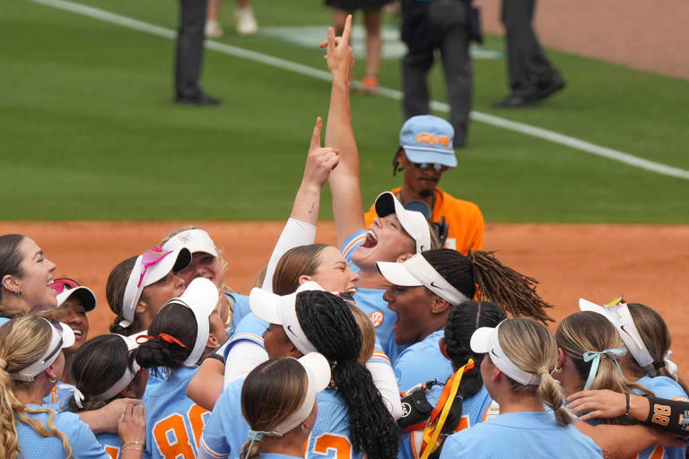Karlyn Pickens pitches Tennessee softball to Women's College World ...
