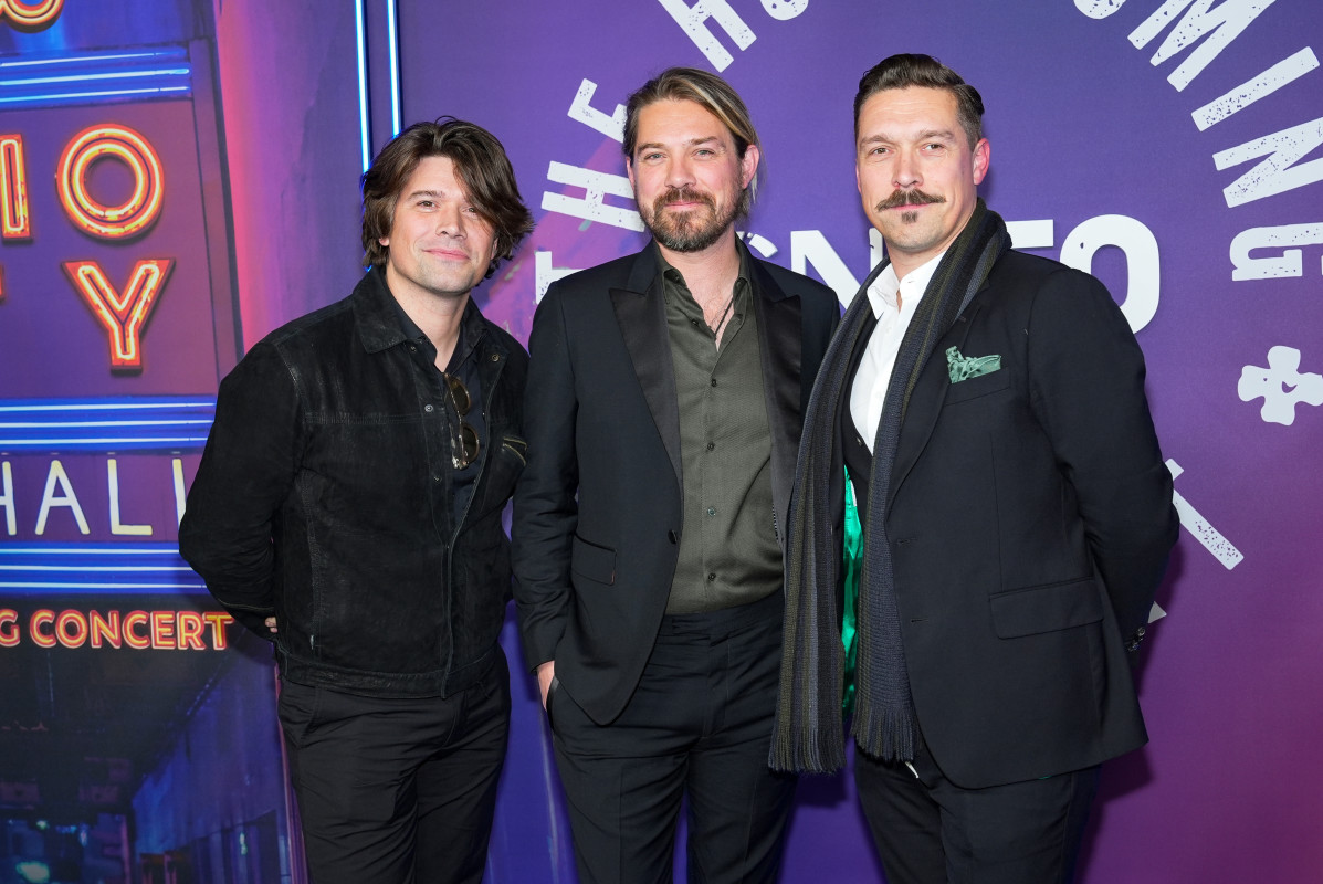 Isaac Hanson's Lookalike Son, 18, Floors Fans With Surprise Performance