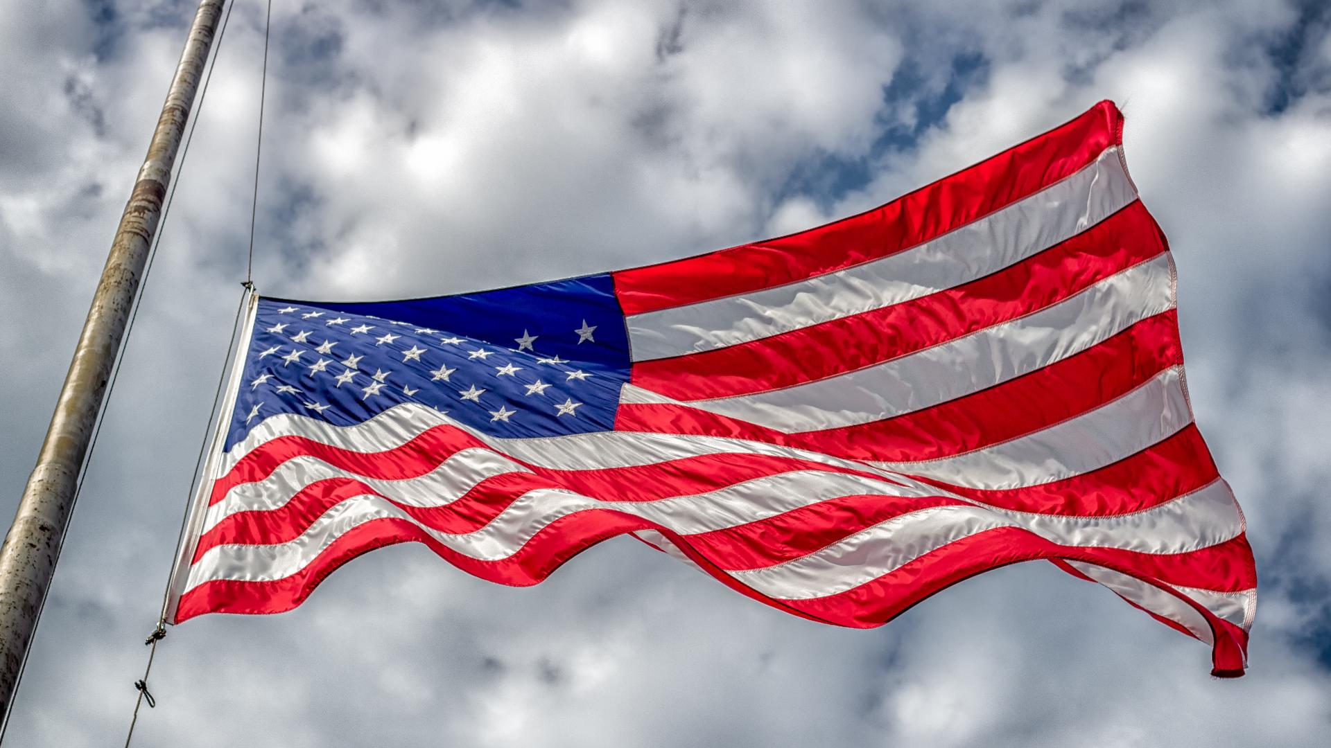 Gov. Reynolds orders flags be at half staff for Memorial Day