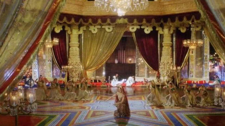 Breathtaking Visual Tour Of 8 Blockbuster Bollywood Films With Grand ...