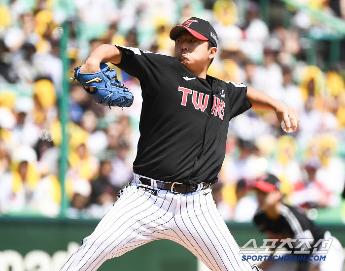 Roaring like a beast in the youngest selection of a chaebol house, like ...