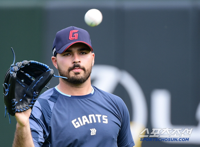 '159km 좌완 첫 출격' 감보아, 27일 삼성전서 첫선 → '가을야구 그 이상' 꿈꾸는 롯데 미래 달렸다 [SC피플]