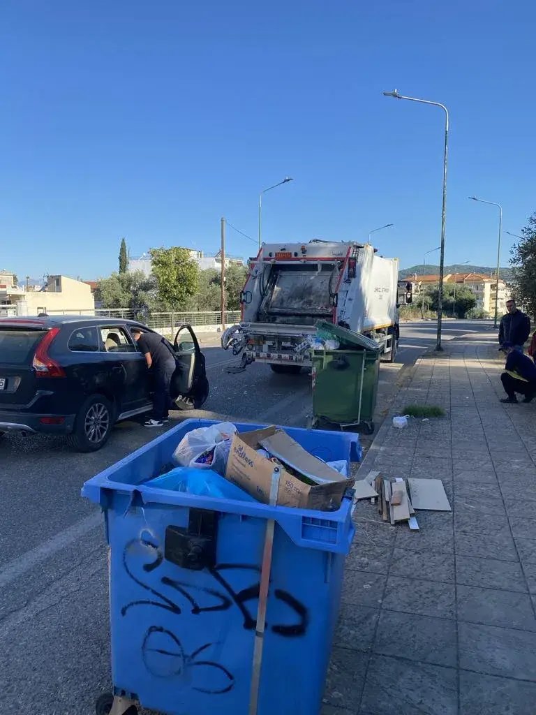 Εργατικό ατύχημα στο Αγρίνιο: Τζιπ έπεσε με δύναμη σε απορριμματοφόρο ...