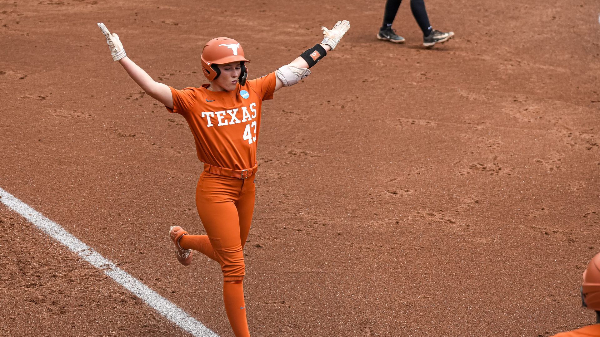 Women’s College World Series bracket, schedule set as No. 3 Texas advances