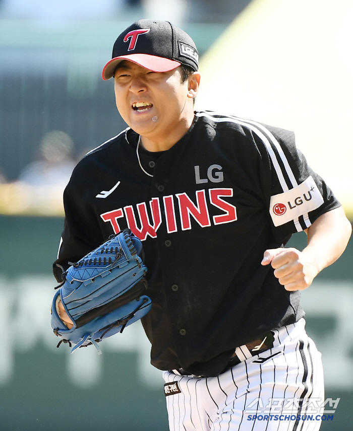 Roaring like a beast in the youngest selection of a chaebol house, like ...